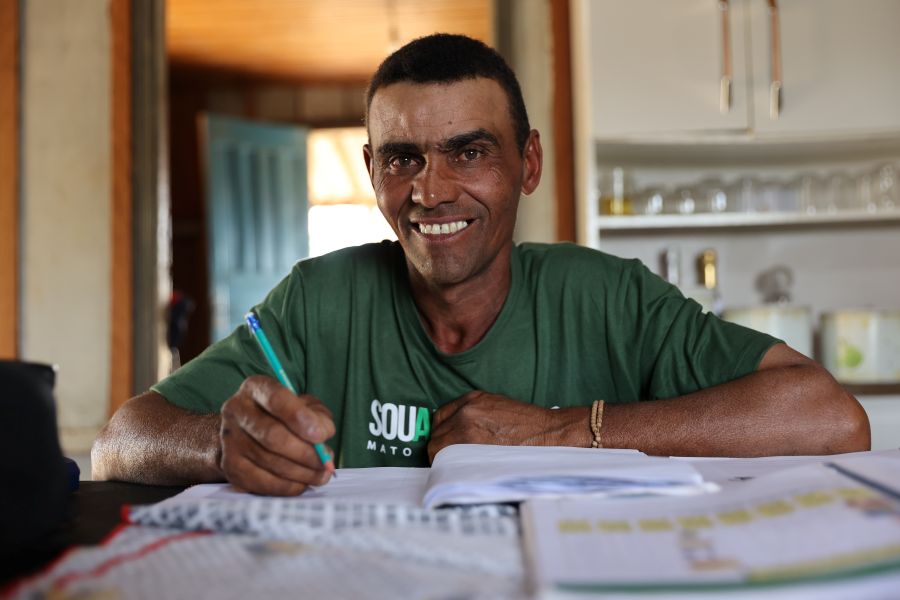 Felisberto realiza sonho antigo e aprende a ler com o Senar/MS ...